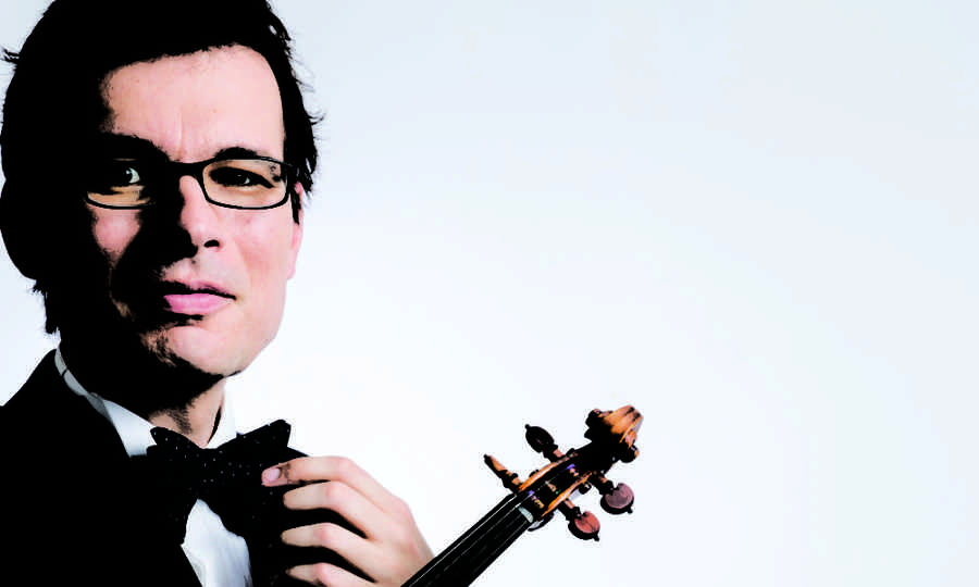 Alexandru Tomescu cântă pe vioara Stradivarius Elder - Voicu, alături ...