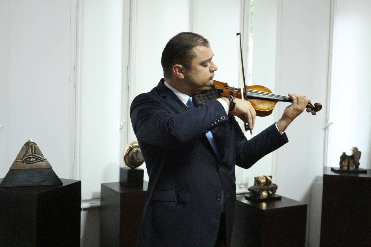 INTERVIU Gabi Stănescu: Artistul există prin frumos, ca intrument al ...