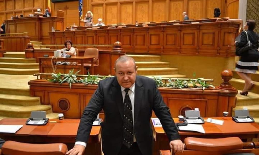 Fenechiu bagă divorț înainte de căsătorie