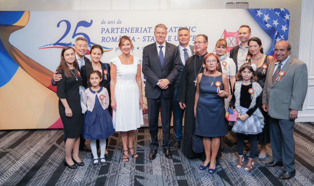 Iohannis în SUA: Și Ceaușescu își făcea poze cu "comunitatea românească ...