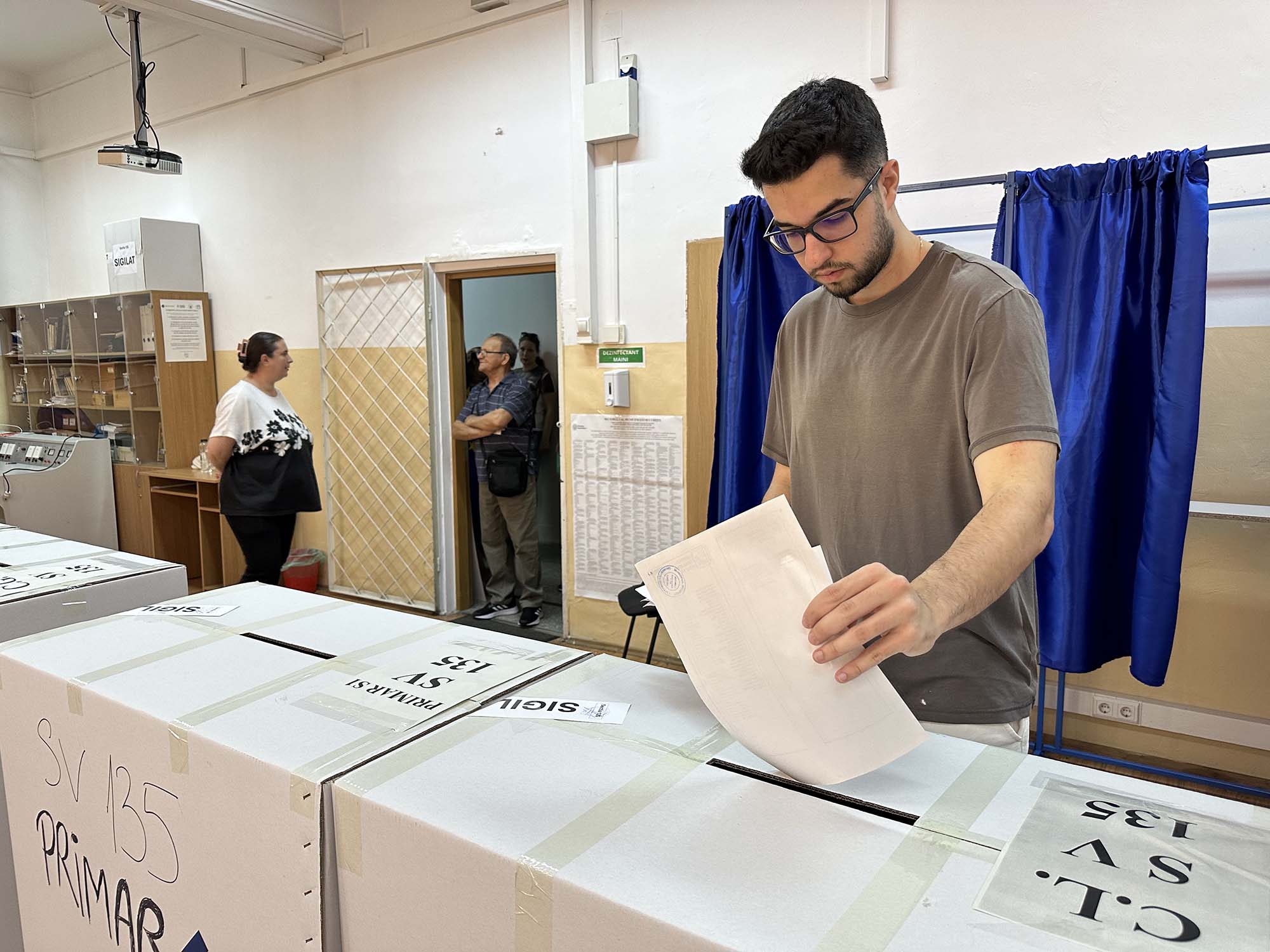 În școli încă se numără voturi, părinții furioși