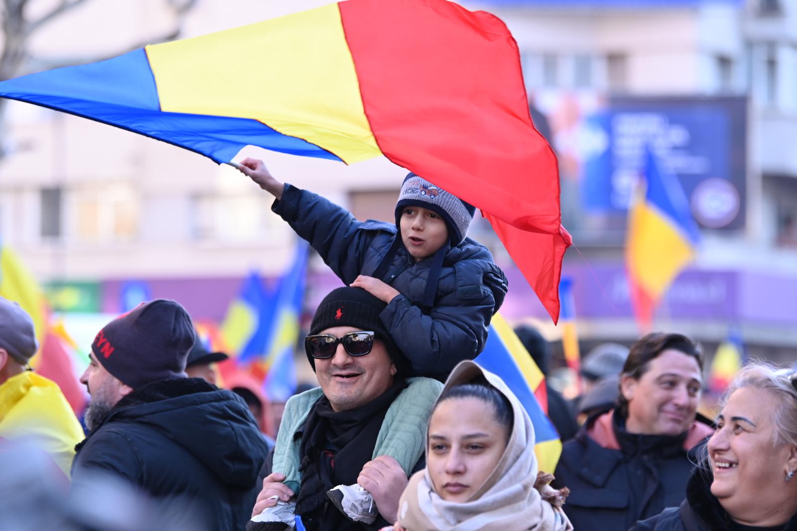 (FOTO/VIDEO) Protestul AUR: "Jos Iohannis!", "Turul doi, înapoi!"