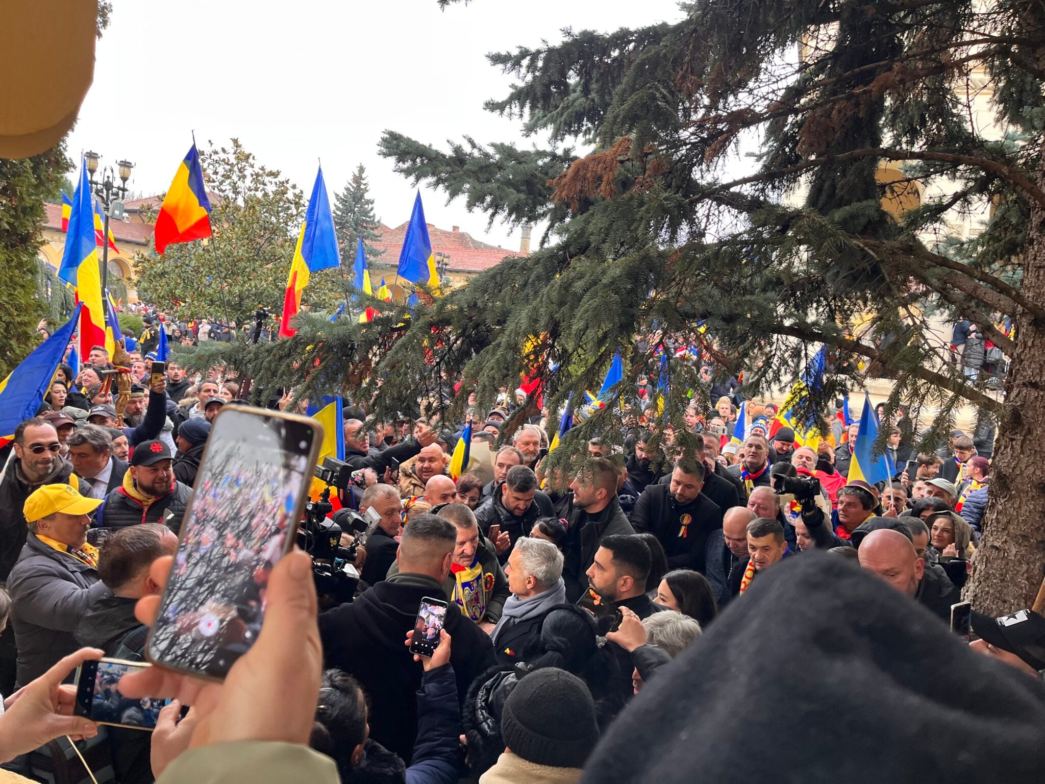 Reportaj. Georgescu, Simion, Șoșoacă de Ziua Națională
