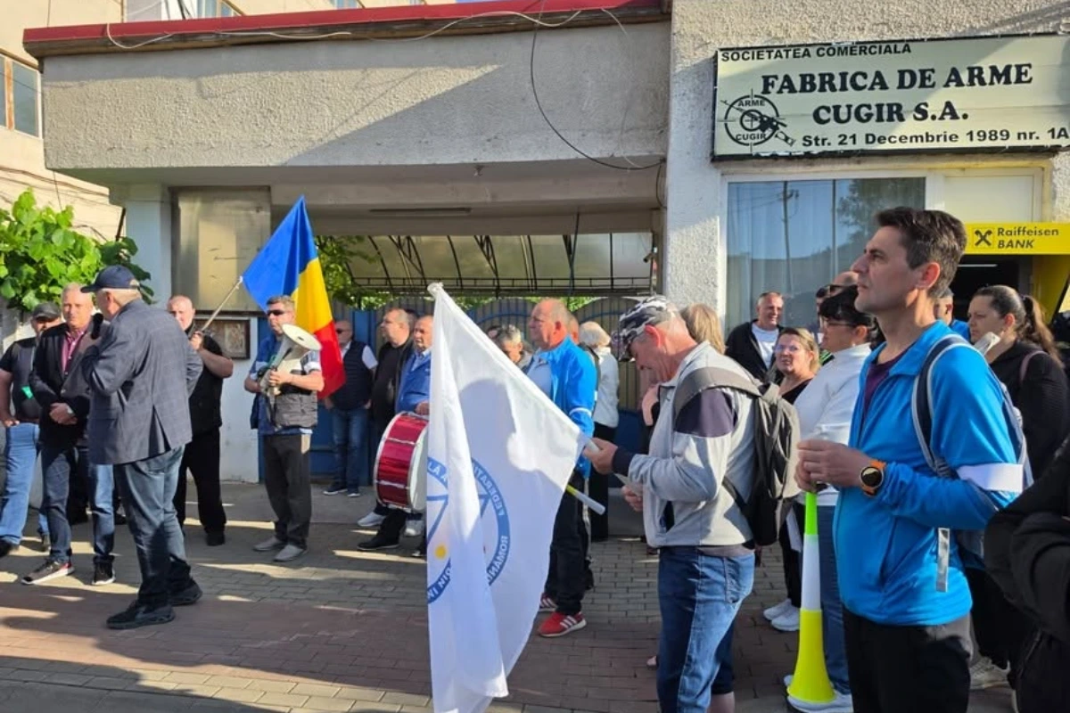 Angajații Fabricii de Arme Cugir au oprit din nou lucrul